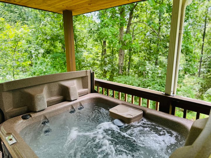 Kickback Shack Pet Friendly W/ Hot Tub - Sevierville, TN