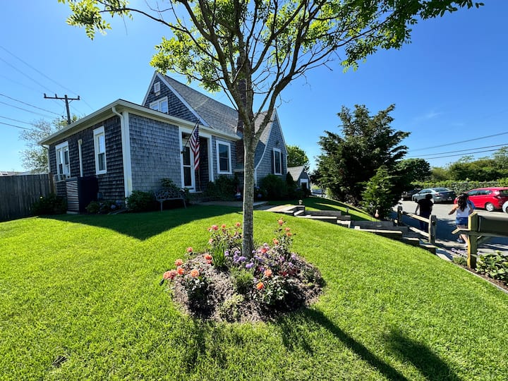 Pretty Hilltop Home - Provincetown, MA