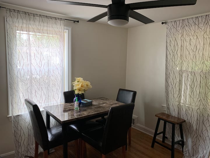 Spacious Basement Room - Towson, MD