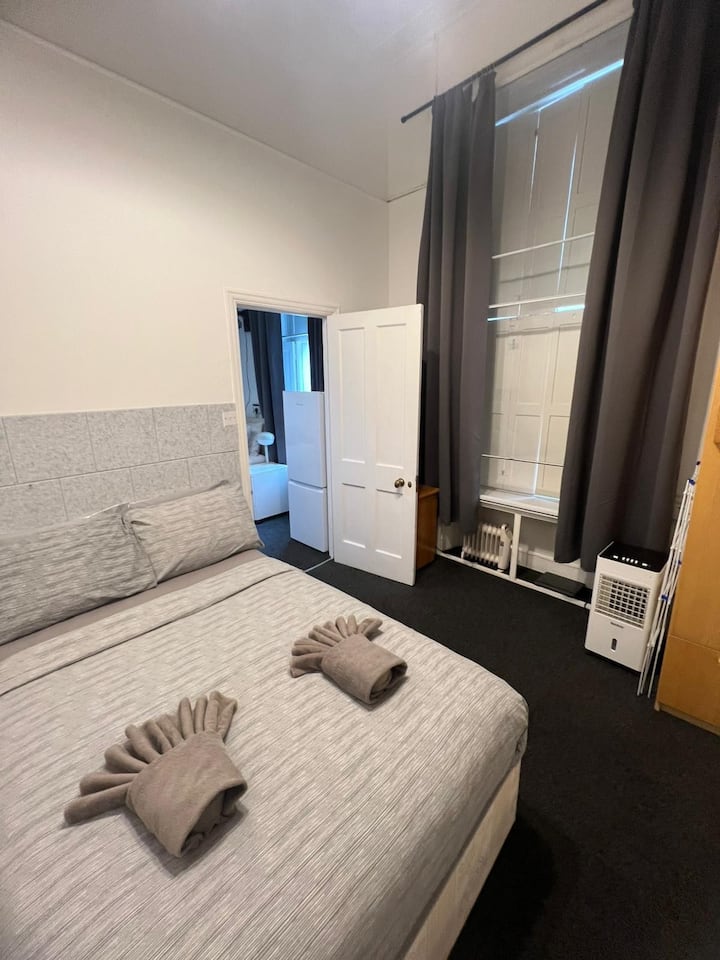 Lovely Studio Flat, Private Kitchen And Bathroom - London