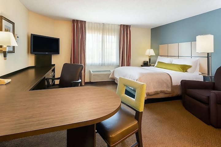 Minutes To Rutgers University! Free Parking Onsite - Somerville, NJ