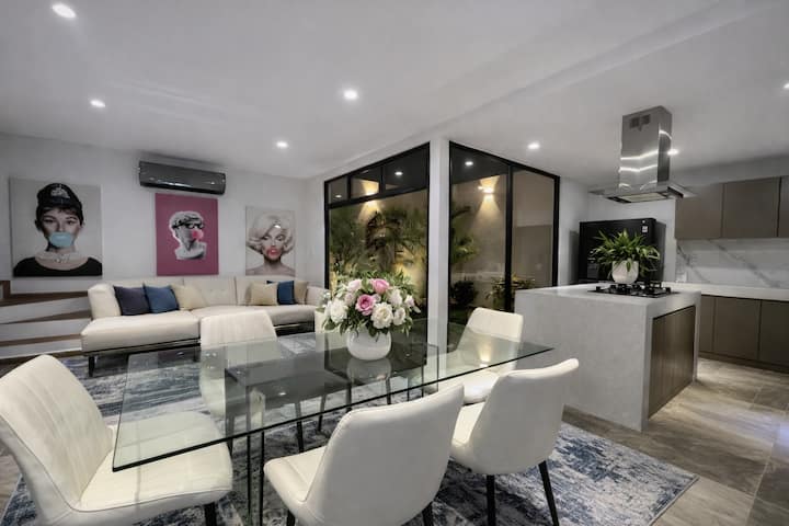 Residencia En Villabrisa Alado De Plaza Altabrisa - Villahermosa, Mexico