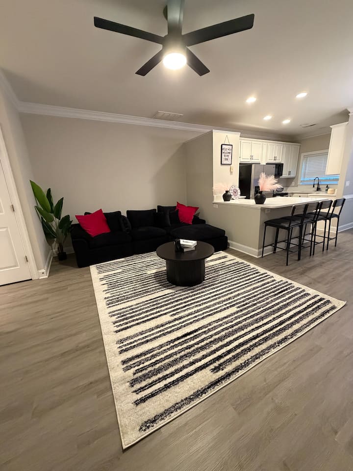 Modern Luxe Vibe- 3bd 2.5 Bath - High Point, NC