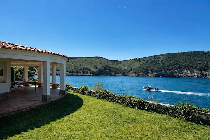 Villa En Front De Mer · 5 Suites · Cala Montgó - L'Escala