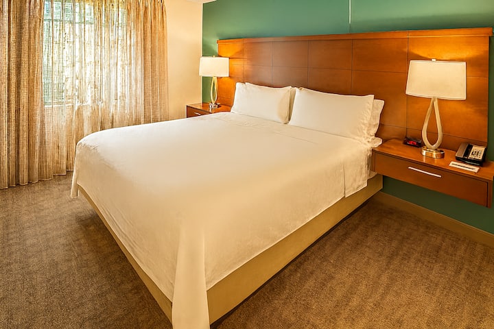Relaxing Stay! Pool,free Breakfast & Pets Allowed! - Plantation, FL