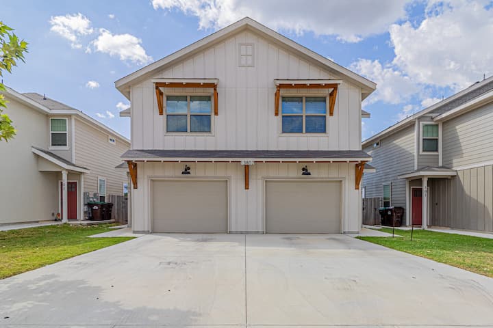 Relaxing 3bds/2.5 Bths Townhome! - Kallison Ranch - San Antonio