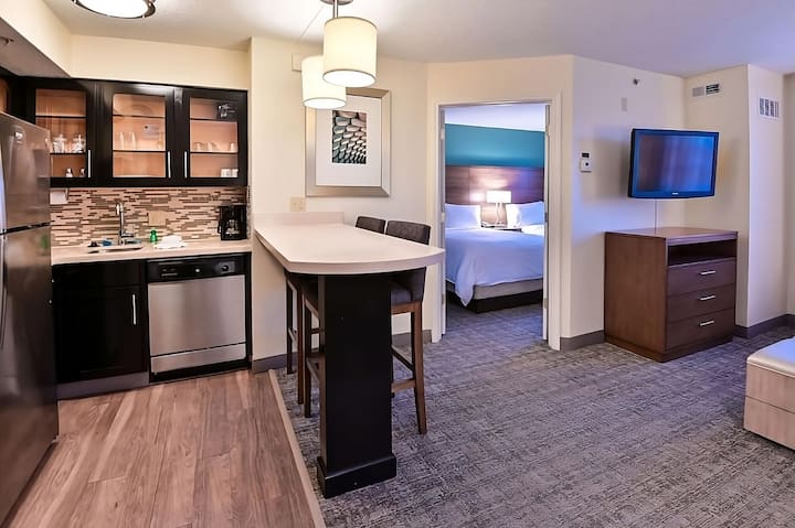 Pet-friendly 2br Suite! W/ Free Breakfast - Plantation, FL