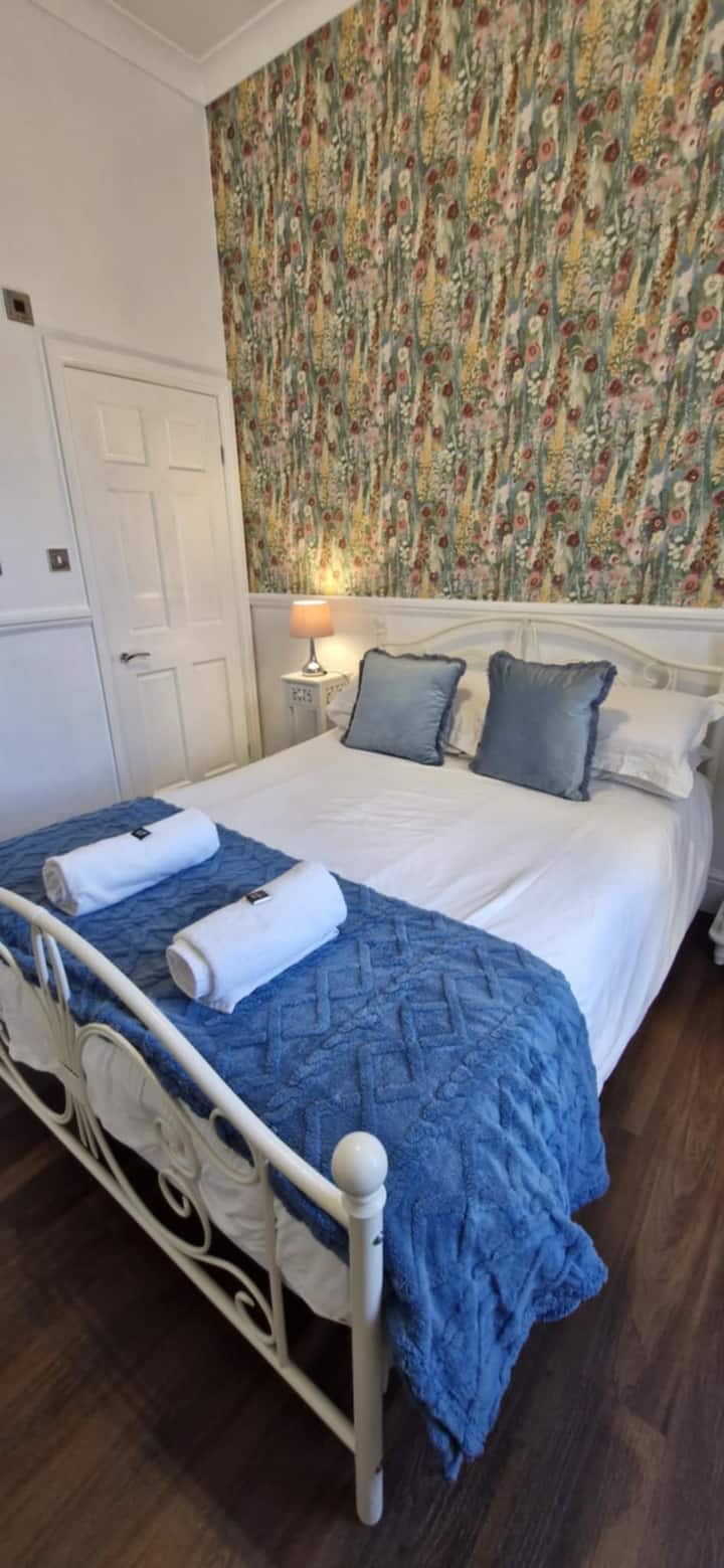 Lilyrose Hotel Whitby- Secret Garden (Room 4) - Whitby