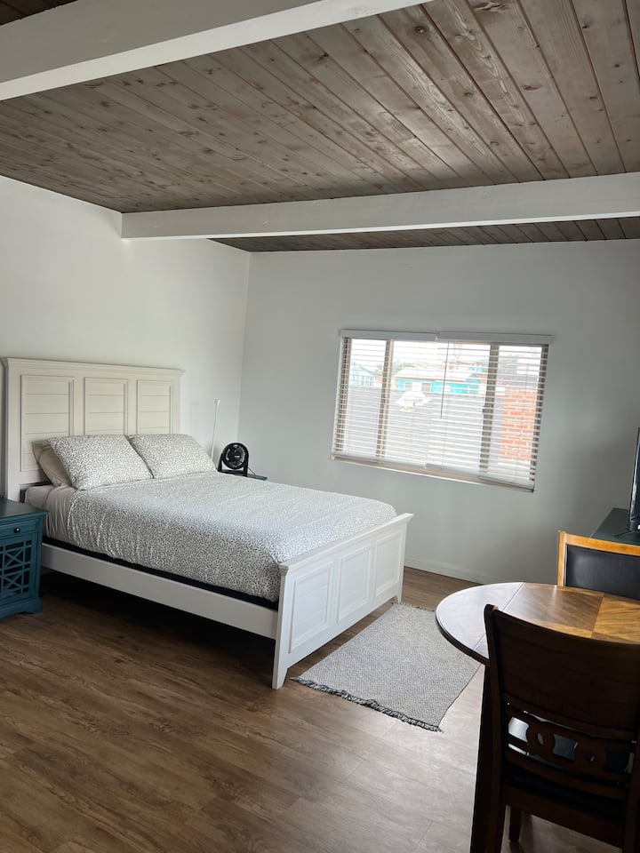 Ob Studio Only 1 Block To The Beach!  (Lb5) - San Diego, CA