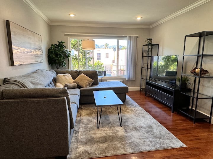 West Hollywood Cutie W/ Private Parking - West Hollywood