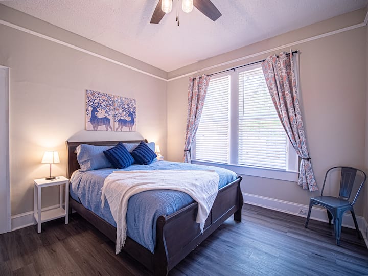 Marietta Square's Home Away! - Marietta, GA