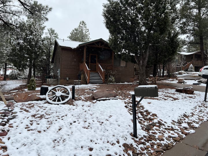 Show Low Cottage Hideaway-cozy Cabin W/ Fireplace - 쇼우 로