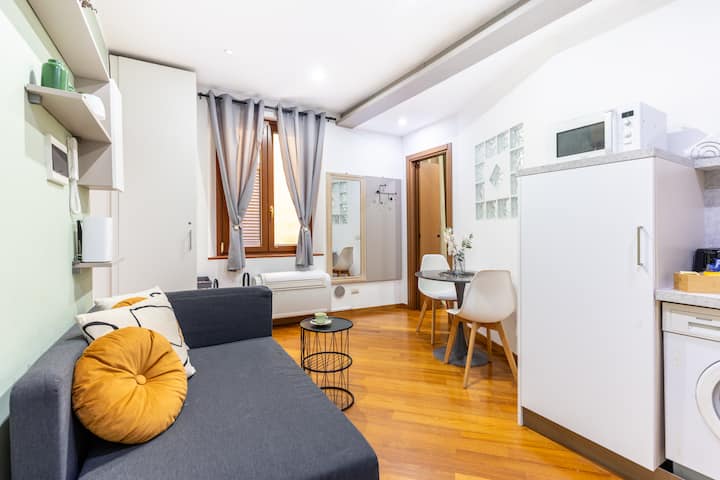 Duomo & Navigli Suite · Metro, Fast Wi-fi, Netflix - Milan