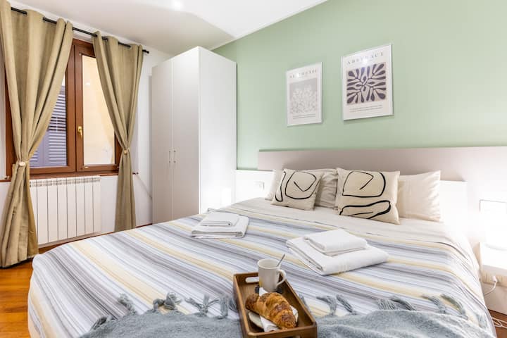 Duomo & Navigli Suite · Metro, Fast Wi-fi, Netflix - Milánó