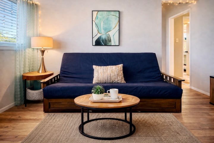 Sunny Nearly Beachfront Upper Loft, No Guest Fee - Ventura, CA