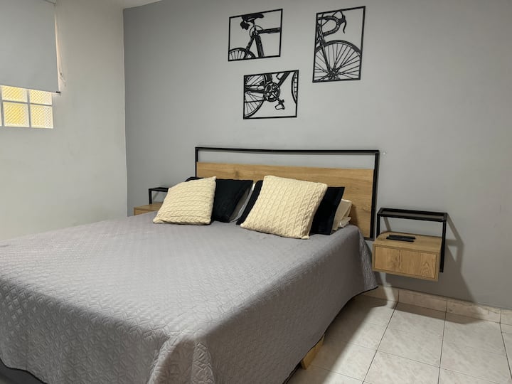 Hermoso Departamento En Vecindario Tradicional - Medellín