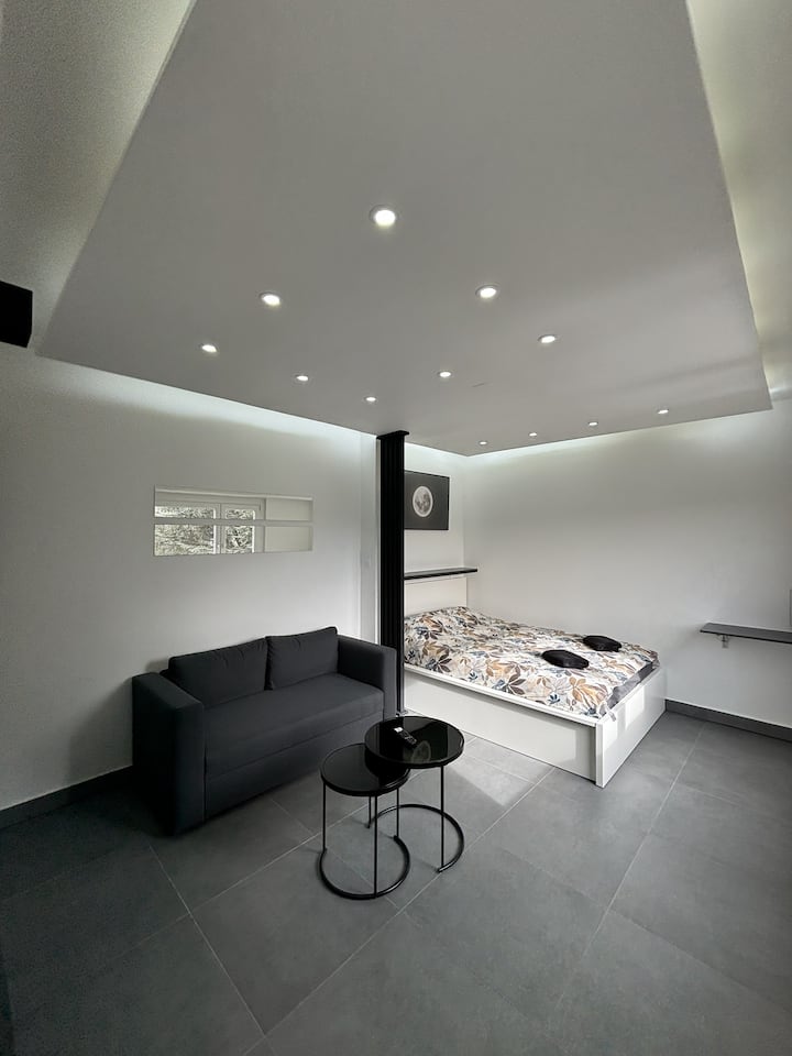 Moonwhite | Basel | Airport | Highquality - Bâle