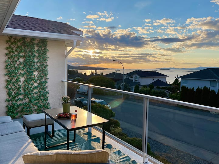 180 Degree Ocean View Home - Nanaimo