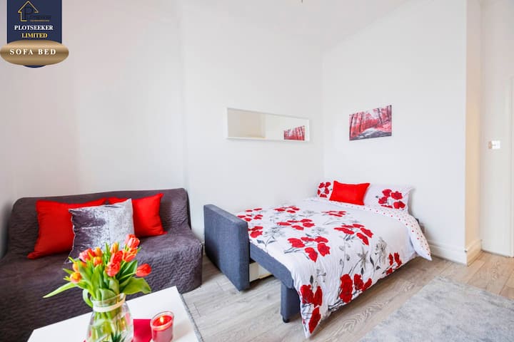 1br | Sleeps 5 | 1 Min To Tube | West Kensington - London, UK