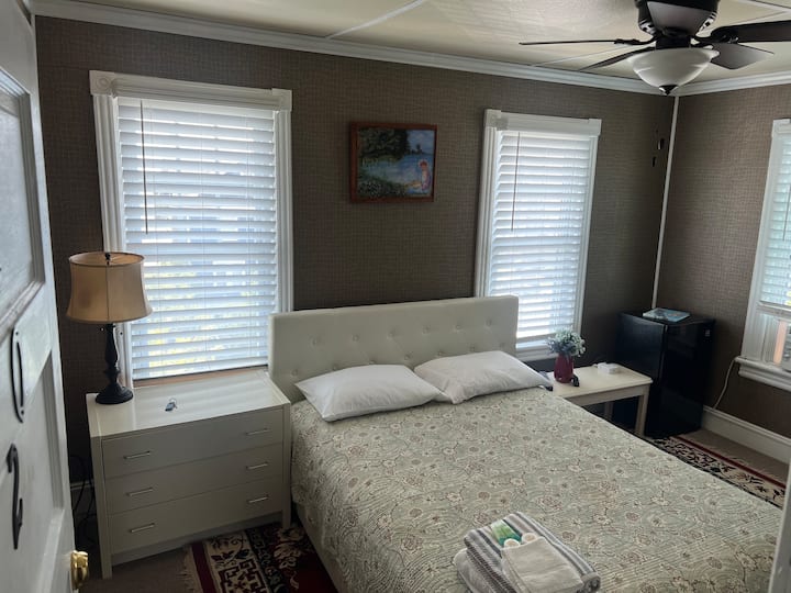 402 Private Room,qeen Bed , Private Bathroom - Ocean City