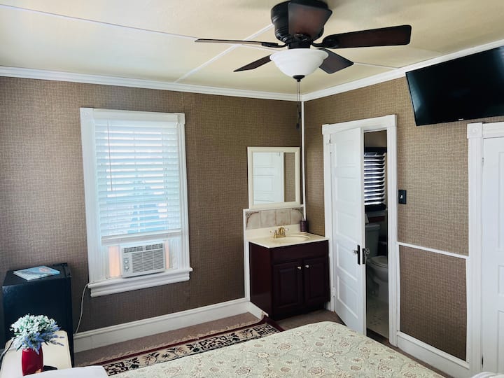 402 Private Room,qeen Bed , Private Bathroom - Sea Isle City, NJ