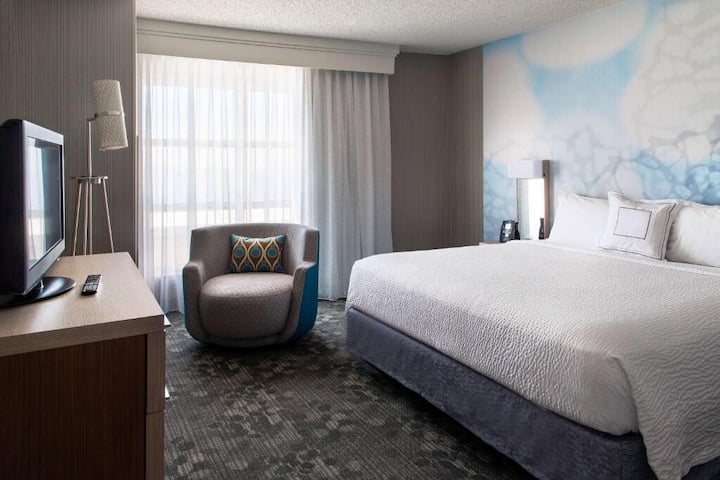 Comfort And Relaxation! Heated Pool, Pets Allowed! - Oakland, CA
