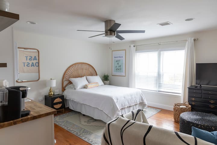 Cozy Stay Steps From Scituate Harbor & Beaches - Scituate, MA