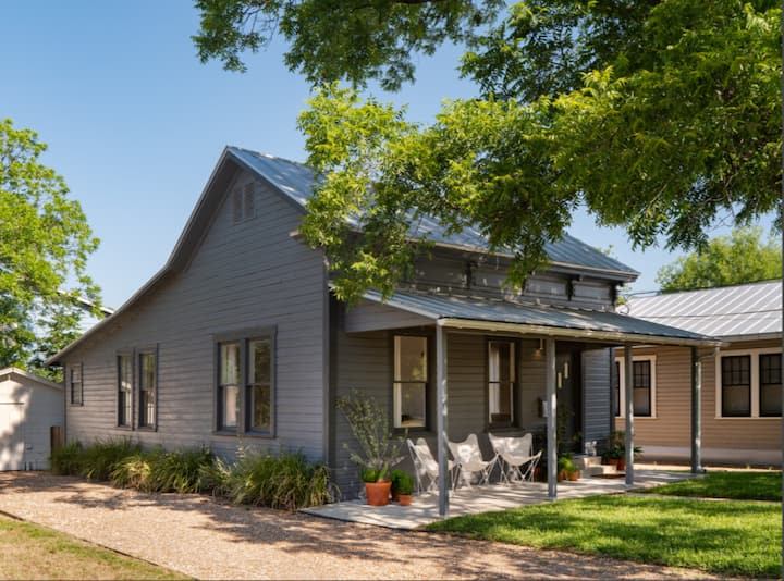 Fiesta Stay • Near Pearl + Downtown • Sleeps 6 - San Antonio, TX