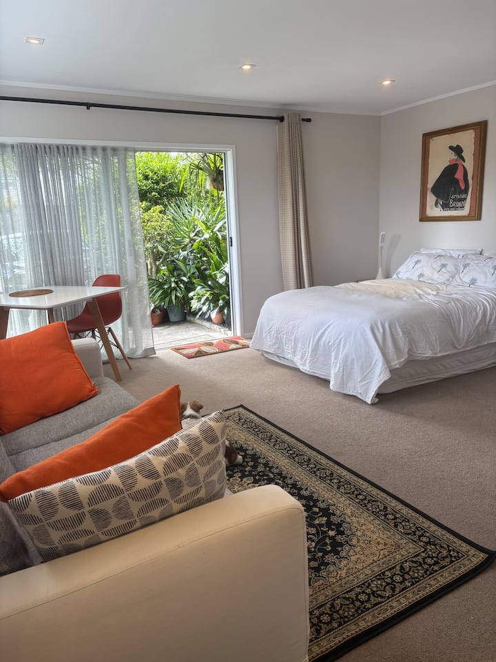 Self-contained Private Entry, New Bathroom Kitchen - Auckland