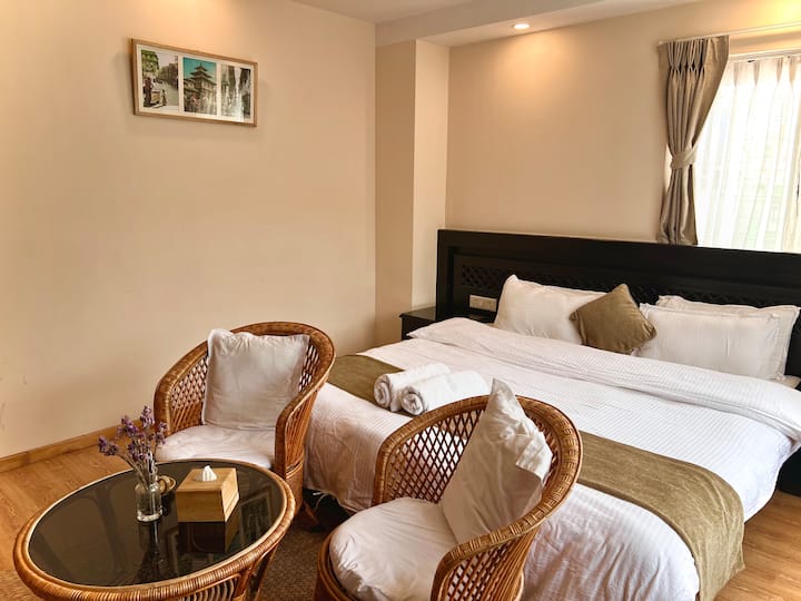 Cozy City Hideaway With Balcony| Central Kathmandu - Kathmandu