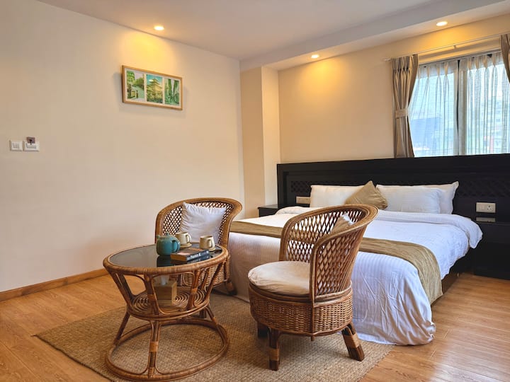 Central Cosy Retreat With Balcony & City Views - Kathmandu