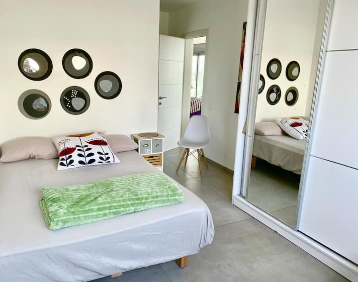 A Comfortable Room With A Private Bathroom - Tel Aviv-Yafo