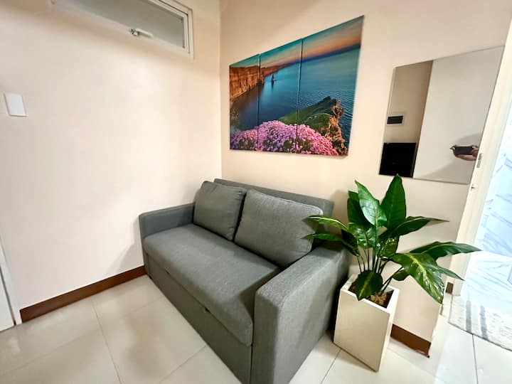 Condo In Tomas Morato Ave Wifi Hot Shower Smart Tv - Quezon City