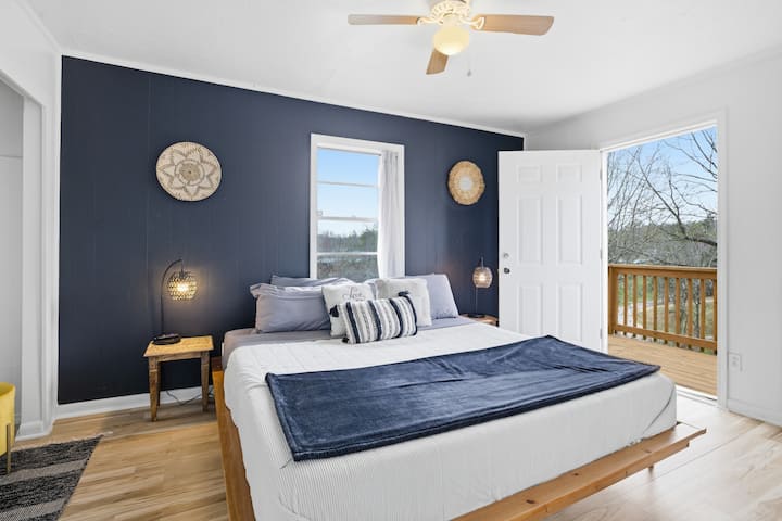 Winter Boho Cottage-hot Tub & Pet Fenced Yard - Sevierville, TN