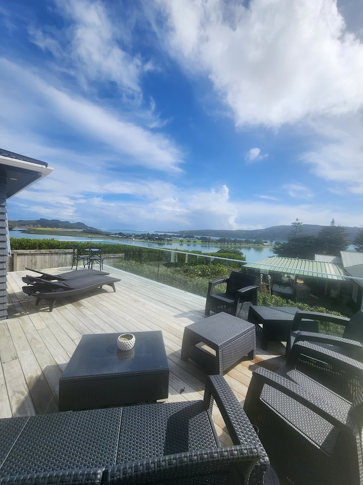 Harbour & Sea Views In The Heart Of Town - Raglan