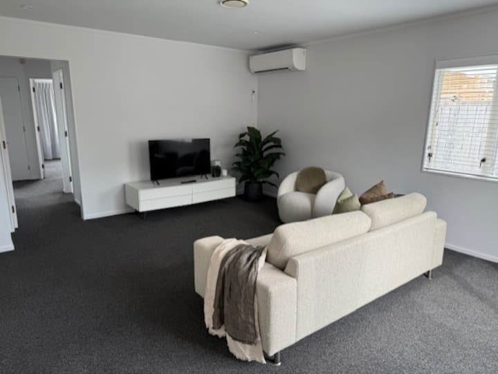 Comfortable 3-bedroom Home In Lower Hutt Suburbs - Upper Hutt