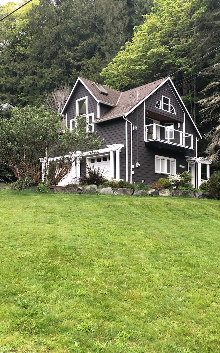 Sea & Cedar Retreat (For Adults) - Salt Spring Island