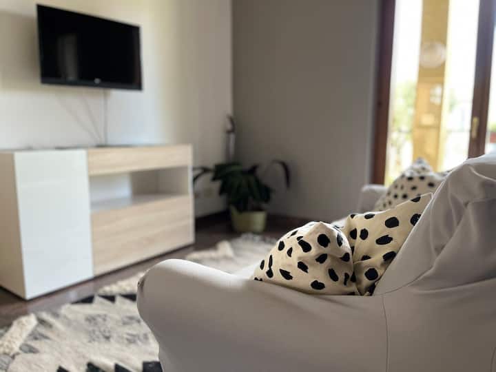 Bruna's Home 
Next To Lake
With Free Parking - Bardolino