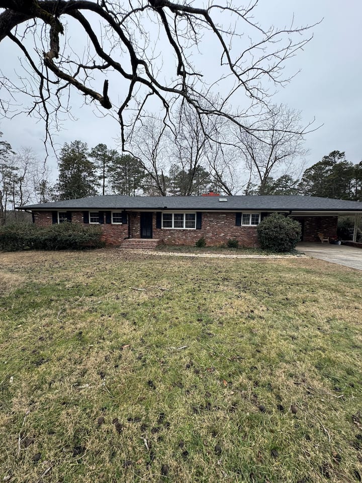 Happy Ranch Near Alpharetta On 4 Acres! - Cumming, GA