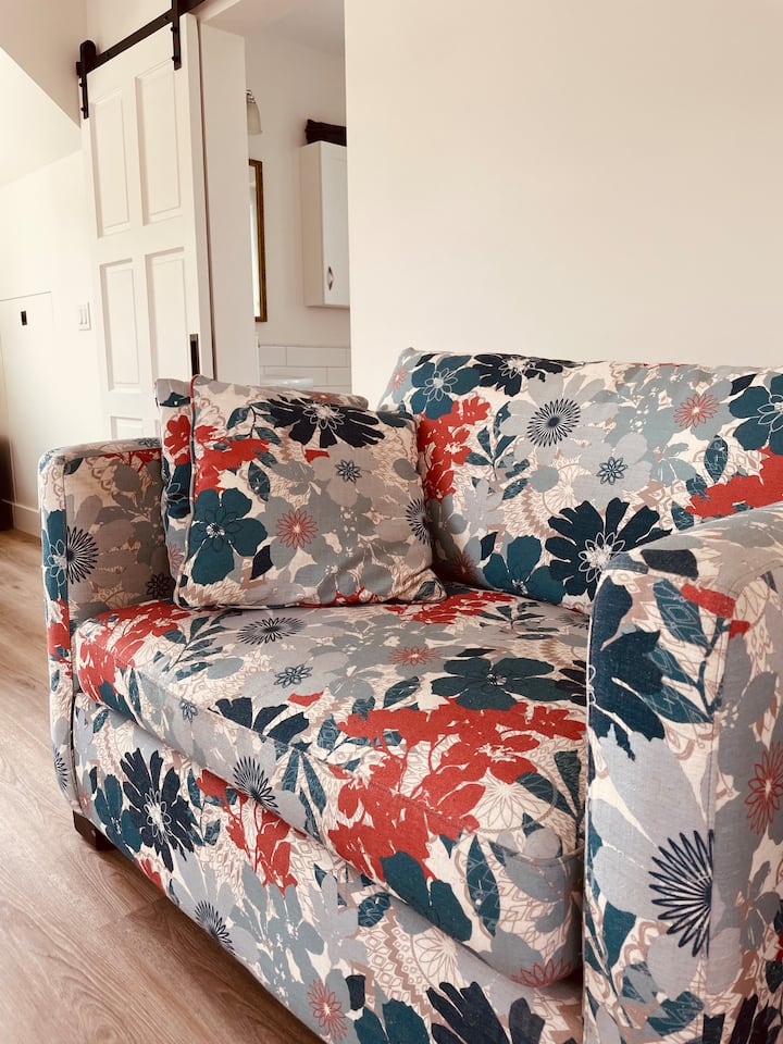 Rustic “Rowcliffe” Studio Suite - Canada