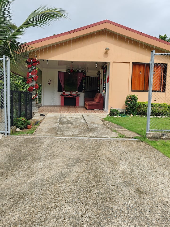 Casa Caribeña Con Jardín A 10 Km De Playa Moín - Limon
