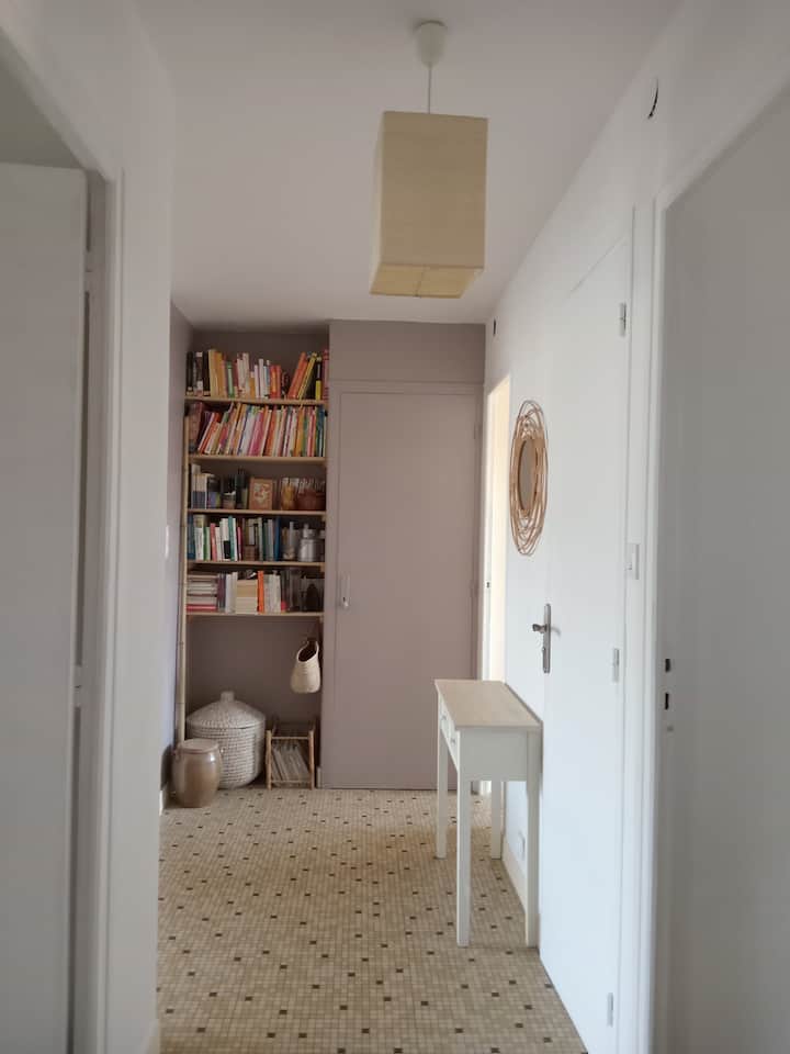 Une Chambre De Bric(olage) Et De Broc(ante) - Grenoble