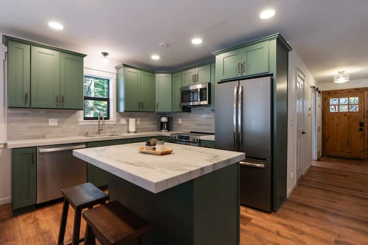 Private Forest Retreat With Pool, Gym, Lake Access - Truckee