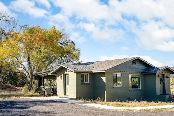 Cozy Winter Ranch Retreat | Views + Privacy - Walnut Canyon National Monument