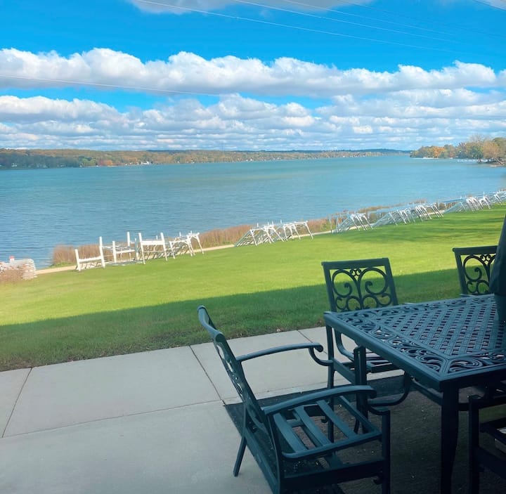 Harbor & Hearth A Modern Lakefront Condo W/ Pool - Lake Geneva, WI