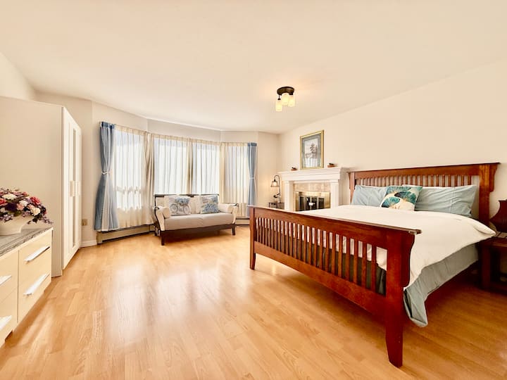 Metrotown 3-bedroom Suite | Walk To Skytrain+malls - Burnaby