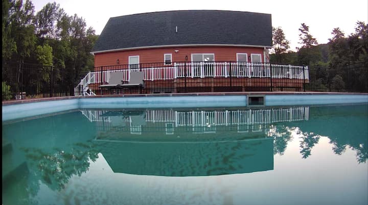 Shenandoah Apex Luxury Vacation 5bdr - Luray, VA