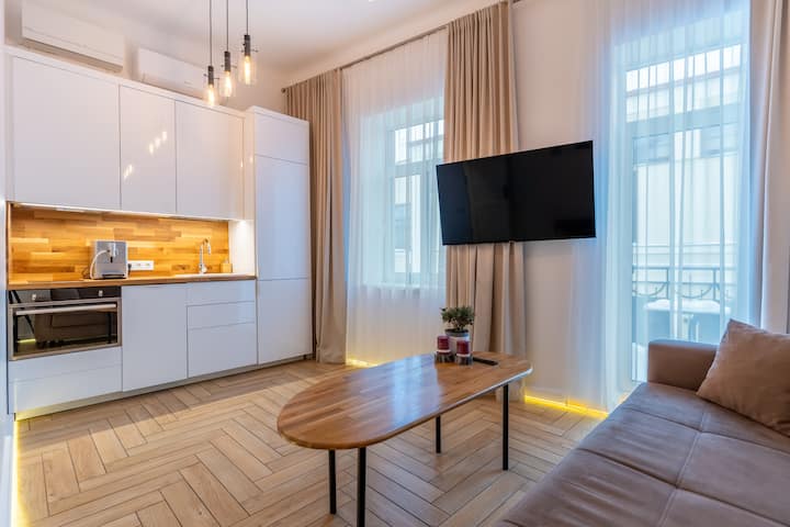Picturesque Old Town Apartment With Balcony - Kaunas
