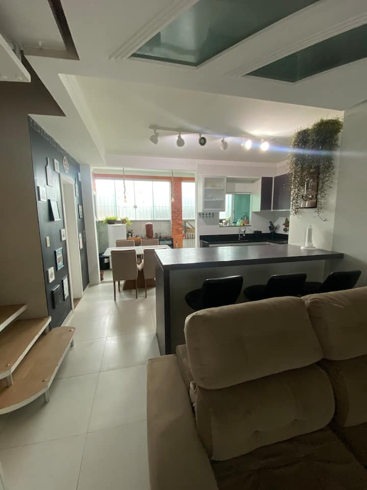 Casa A 800 M. Da Praia. No Centrinho Dos Ingleses - Florianópolis