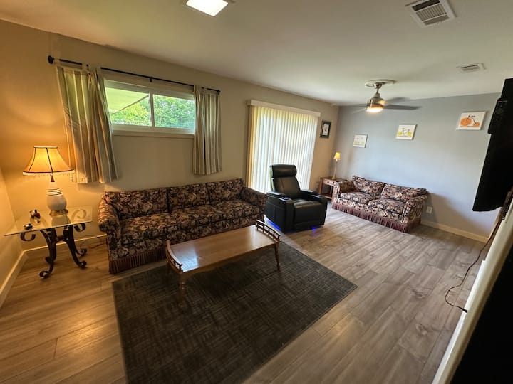 3-queen•1.5 Baths • House - Alexandria, LA